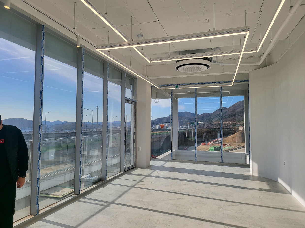 경남 창원시 진해구 OOU(오오유) 진해점 대형 카페 실내,외 스피커 음향 시스템 설치 – AVTEAM