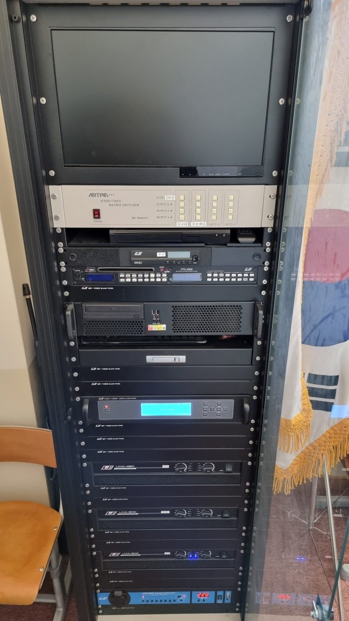 경남 창원 한들초등학교 시청각실 LED 전자 현수막 (전광판) 설치 – AVTEAM